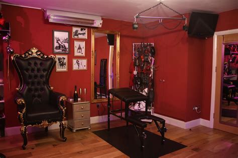 Inside Britains Bdsm Clubs Run By The Queen Of Dungeons Including