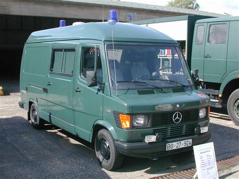 Mercedes-Benz 210 (BGS) | Repair and Maintenance vehicle of … | Flickr