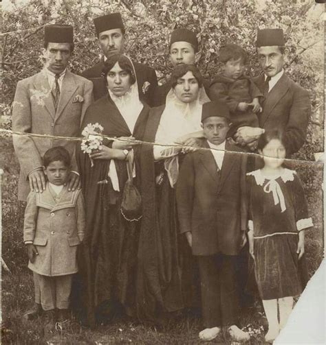 تصویری تاریخی و بی نظیر از مدل پوشش زنان و مردان در اوایل پهلوی؛ ۱۳۰۵