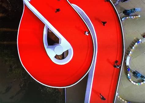 Es Devlin Creates Louis Vuitton Cruise Catwalk In Brazil