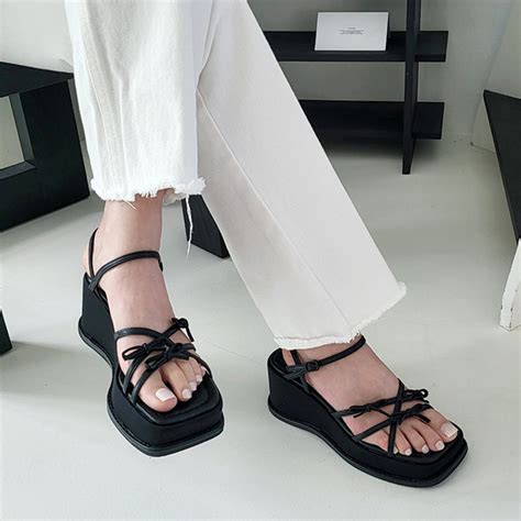 다미님 [굽7cm 230~250] 통굽 샌들 구두 웨지힐 키높이 가보시 플랫폼 가죽 스퀘어 스트링 스트랩 끈 쿠션 편한 빅사이즈 물놀이 바캉스 여행 여름 하객룩 결혼식