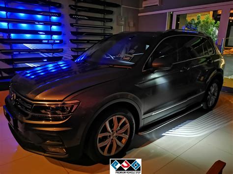 VW Tiguan PREMIUM VEHICLE STEP