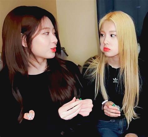 Pin By Won On Izone Gifs T Shirts For Women Women Fashion