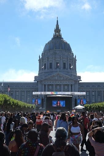 Lustige Feierlichkeiten Der San Francisco Pride Parade 2022 Entlang Der