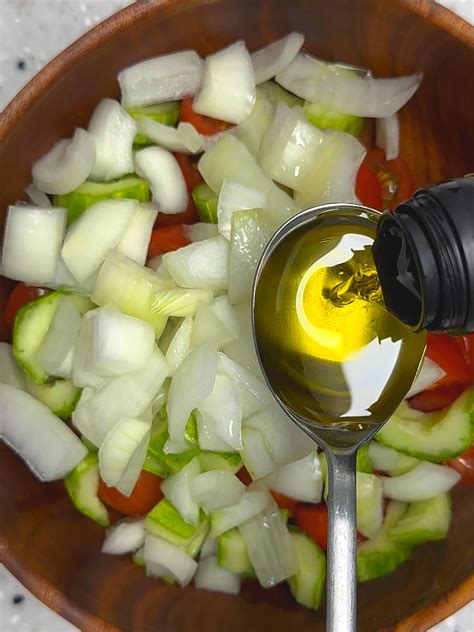 토마토 오이 양파로 만드는 지중해식 샐러드