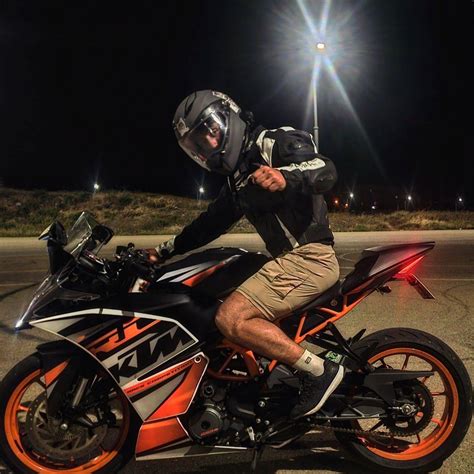 პირველად რომ ამ დარბაზში მოვედი წესიერად ხელს დაფეხს ვერ ვიქნევდი