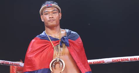 មិនដែលដឹងសោះ តាមពិតមុនទៅហាត់នៅថៃ អាជីពដំបូងរបស់ ធឿន ធារ៉ា