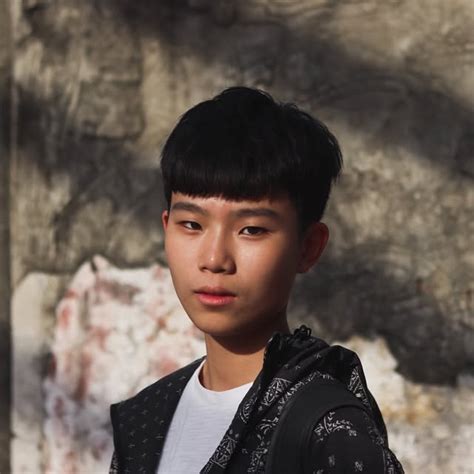 謝 Allez Xie • Threads Say More