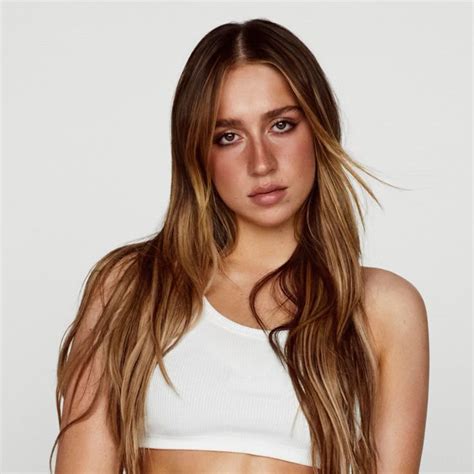 Pin De Anahi En Tate 💐 Celebridades Famosos Color De Pelo