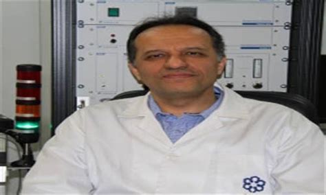 دکتر ضیایی عضو هیئت علمی برتر در همکاری با جامعه و صنعت کتاب اعضای هیئت