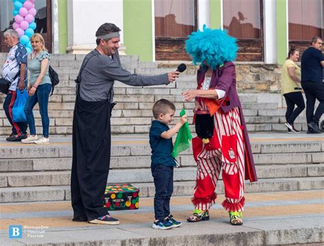 Цветен и усмихнат 1 юни за децата на Панагюрище Вестник Време 2001 Панагюрище новини от