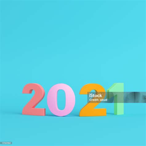 파스텔 색상의 밝은 파란색 배경에 다채로운 2021 자리 수 있습니다 미니멀리즘 컨셉 0명에 대한 스톡 사진 및 기타 이미지 0명 2021년 단순함 Istock