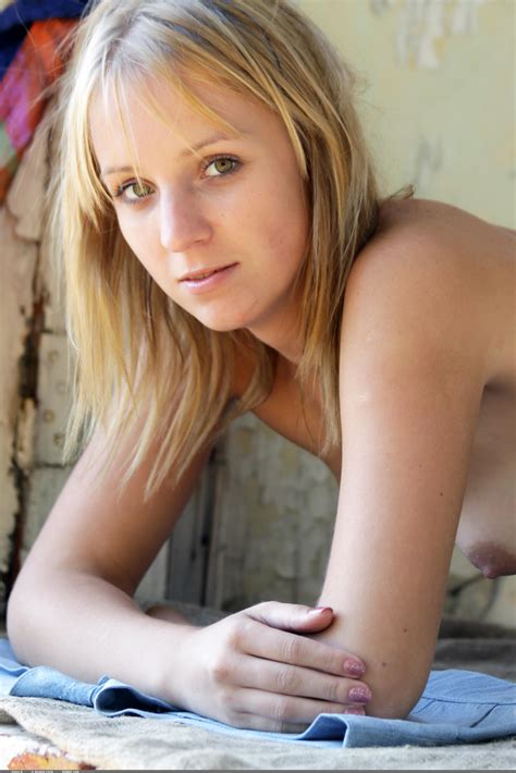 Ilonadset1 Domaiilona D 1ilona Dhigh0029 Porn Pic Eporner