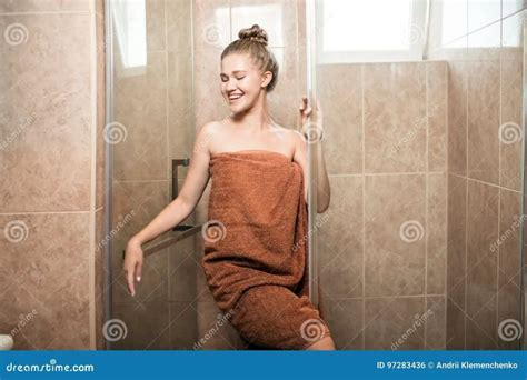 Teen Girls Pissing In Showers Cumception