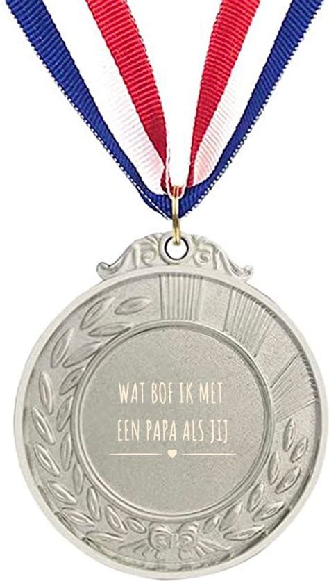 Akyol Wat Bof Ik Met Een Papa Als Jij Medaille Zilverkleuring Papa Cadeau Papa Bol Com