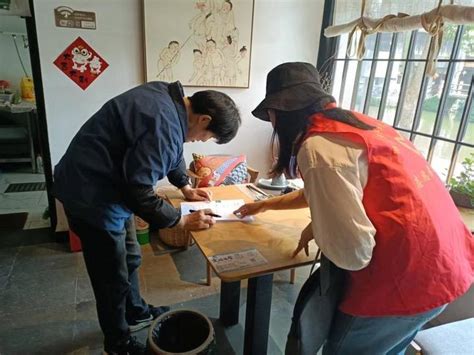 配合垃圾分类 争做文明市民