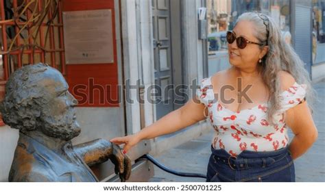 7개의 중년아줌마 명기 로열티 프리 이미지 및 스톡 사진 Shutterstock