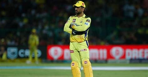 Ms Dhoni Ignored ആവേശജയം ആരാധകർക്കൊപ്പം ആഘോഷിച്ച് മതിവരാതെ ആർസിബി താരങ്ങൾ കാത്തു നിന്ന്