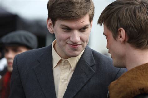 Желтый персонаж — сериал Слово пацана актер фото характеристика