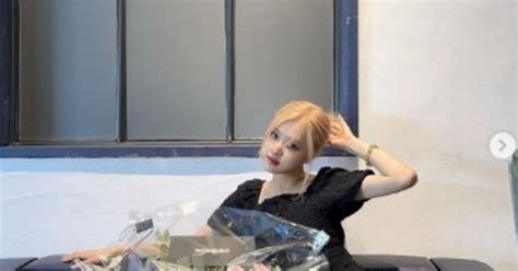 블랙핑크 로제 꽃보다 예쁜 비주얼 워너비 청바지핏[m ★sns]