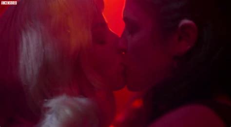 Naked Kelsey Siepser In White Orchid