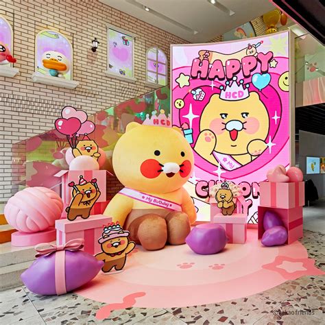 카카오프렌즈 Kakao Friends 춘식이의 생일카페 탐방기 Zip 여기저기 귀염뽀짝💕 다들 많이 와줘서 감동했다냥🍠 해피춘데이는 7 31까지➿ 홍대에도 발도장 꾹🐾