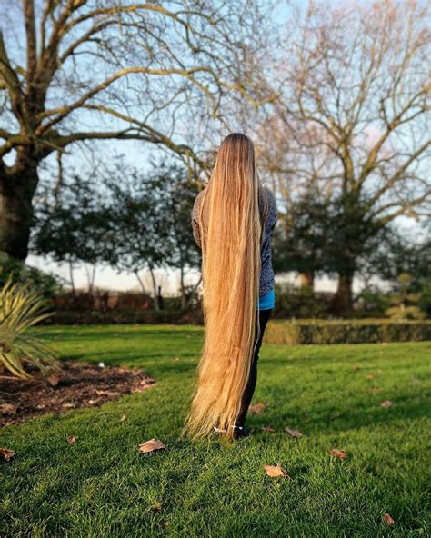 Девушки с очень длинными волосами 71 фото