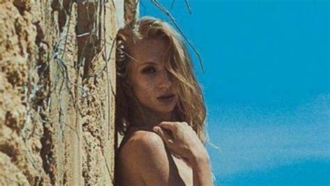 Всеки трябва да види тежките цици на Наташа за да разбере защо победата ще е наша 18