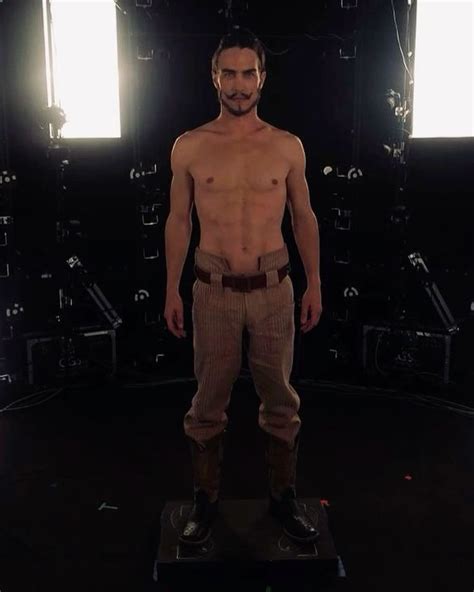 Dracule Mihawk • Steven John Ward • Opla One Piece Cosplay One Piece