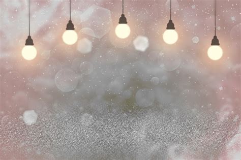 귀여운 반짝 반짝이 조명 흐리게 Bokeh 추상적 인 배경 전구 및 떨어지는 눈 조각 비행 귀하의 콘텐츠를 위한 빈 공간을 가진