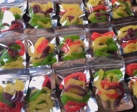 သဇင် မကြေးစည် သဇင် မကြေးစည် Added A New Photo