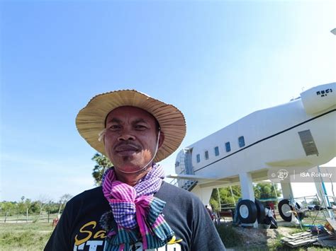 លោក ច្រាច់ ពៅ សង់ «ផ្ទះយន្តហោះ តាមក្តីស្រមៃពីតូច