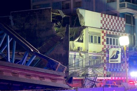 สะพานถล่ม สะพานข้ามแยกถล่มย่านลาดกระบัง เสียชีวิต 2 ราย อาจสูญหายใต้ซากอีกหลายคน Bbc News ไทย