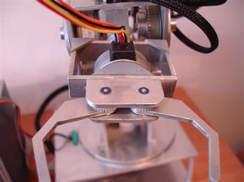 Controlled Robot Arm Qbot Forum For Electronics