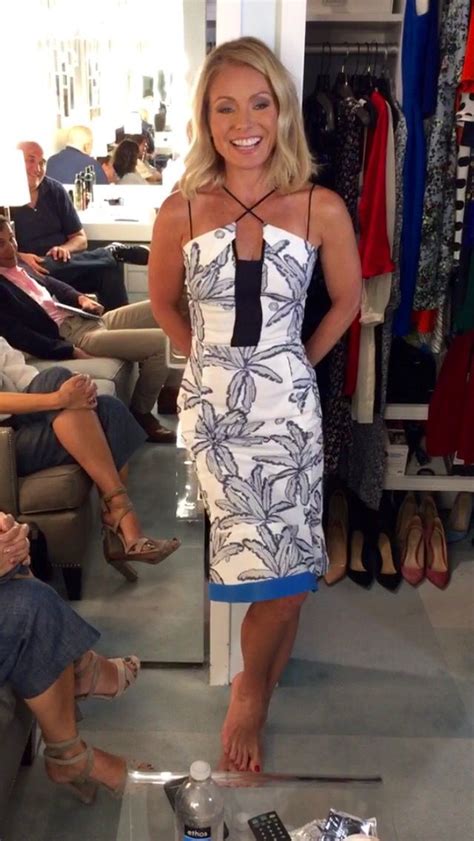 Kelly Ripa In A Roland Mouret Dress Live With Kelly Fashion Finder
