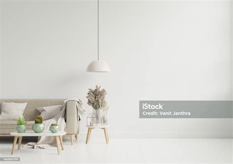 빈 흰색 벽 배경에 갈색 색 소파 장식 유리 항아리와 테이블빈 거실 0명에 대한 스톡 사진 및 기타 이미지 0명 3차원 형태 가구 Istock