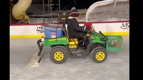 À 5 Ans Il Conduit Une Mini Zamboni Jdm