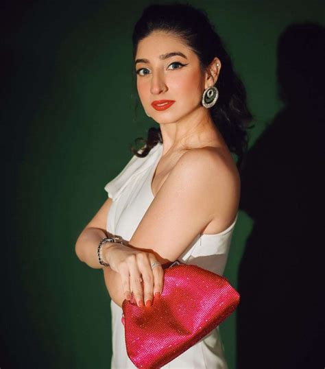 Mariyam Nafees Shares Pictures From Drama Serial Jaan E Jahan