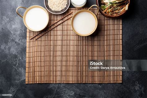 막걸리 라이스 와인은 한국 에서 가장 오래된 발효 알코올 음료 중 하나입니다 막걸리에 대한 스톡 사진 및 기타 이미지 막걸리 건강한 생활방식 건강한 식생활 Istock