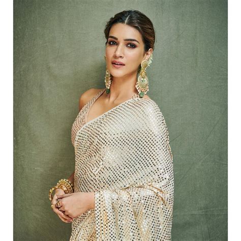 Kriti Sanon Saree Wallpapers Wallpaper Cave