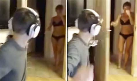 Half Naked Mum Walks In On Her Gamer Sons Live Stream Uk