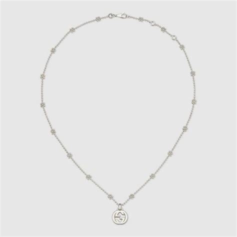 우아한 실버 디자인에 로고 콕 박힌 펜던트 달려 귀티 줄줄 흐르는 59만원짜리 구찌 목걸이 네이버 포스트