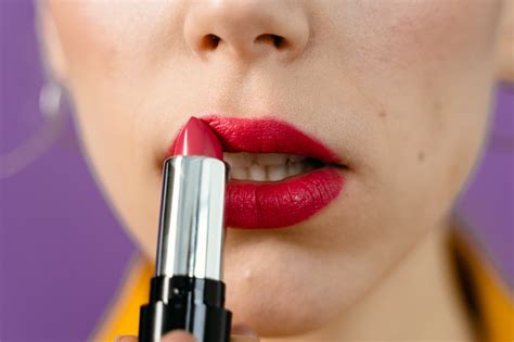 Red Hot Expert Tips To Rock Red Lipstick With Confidence India Com