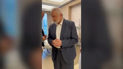 إسماعيل هنية تفاعل واسع مع لحظة إبلاغه بمقتل أبنائه وأحفاده Bbc