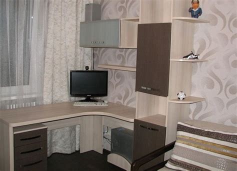 Угловой письменный стол с надстройкой и шкафчиками