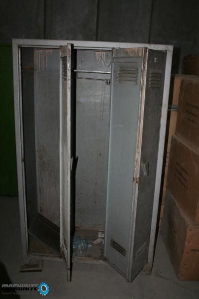 Машините Гардероби от ламарина Метални шкафове Сейф за съхранение на дрехи пред