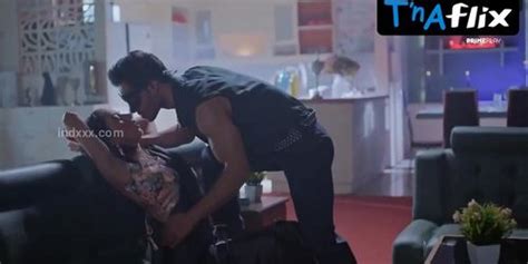 Zoey Thakur Underwear Scene In Stranger