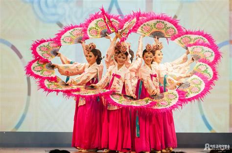 몸저생사 스토리 롯데월드 설날 특집 우리공연 부채춤 설장구 춤 강강술래 역사