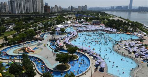 [포토] 북적이는 한강뚝섬수영장