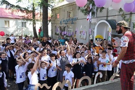 ცოდნის დღესასწაული საქართველოს საპატრიარქოს წმინდა იოანე ბოლნელის სახელობის სკოლაში ეტალონი